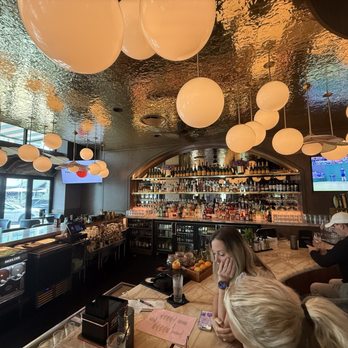 BEELINE - Updated October 2025 - 38 Photos & 17 Reviews - 9115 Strada ...