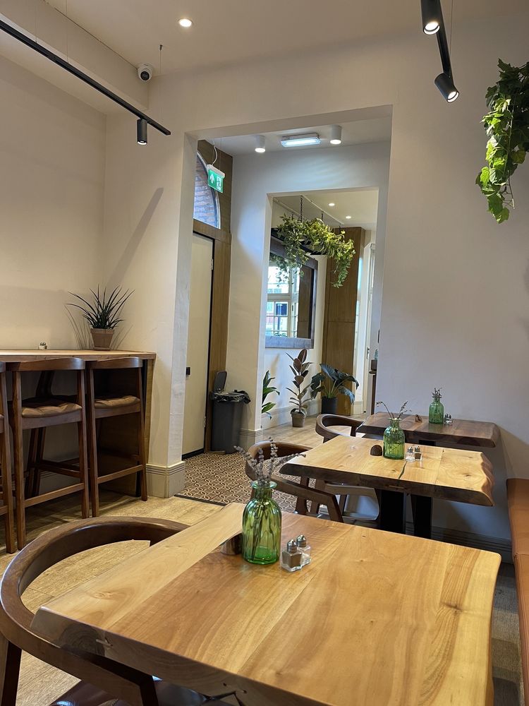 ESSY’S COFFEE BAR AND EATERY - Updated June 2024 - 1 Chapel St, Cheadle ...