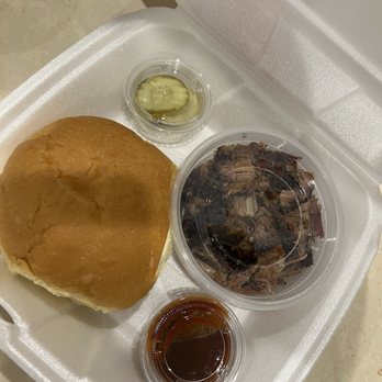 OFF THE RAILS BARBEQUE AND DRAFTHOUSE - Updated December 2025 - 142 ...