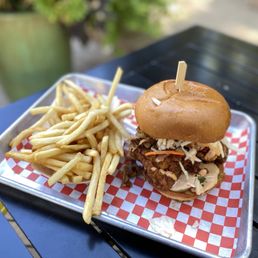 HELLA GOOD BURGER - Updated December 2025 - 275 Photos & 314 Reviews ...