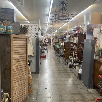 MERCHANT SQUARE ANTIQUE MARKETPLACE - Updated December 2025 - 613 ...