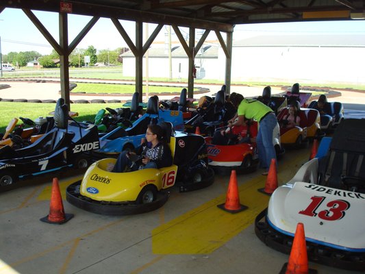 PUTT-N-STUFF - Updated October 2024 - 20 Photos - 134 S Kansas Rd ...