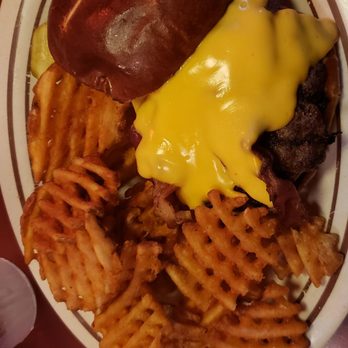 GASTHAUS - Updated July 2024 - 29 Photos & 26 Reviews - 214 W Main St ...