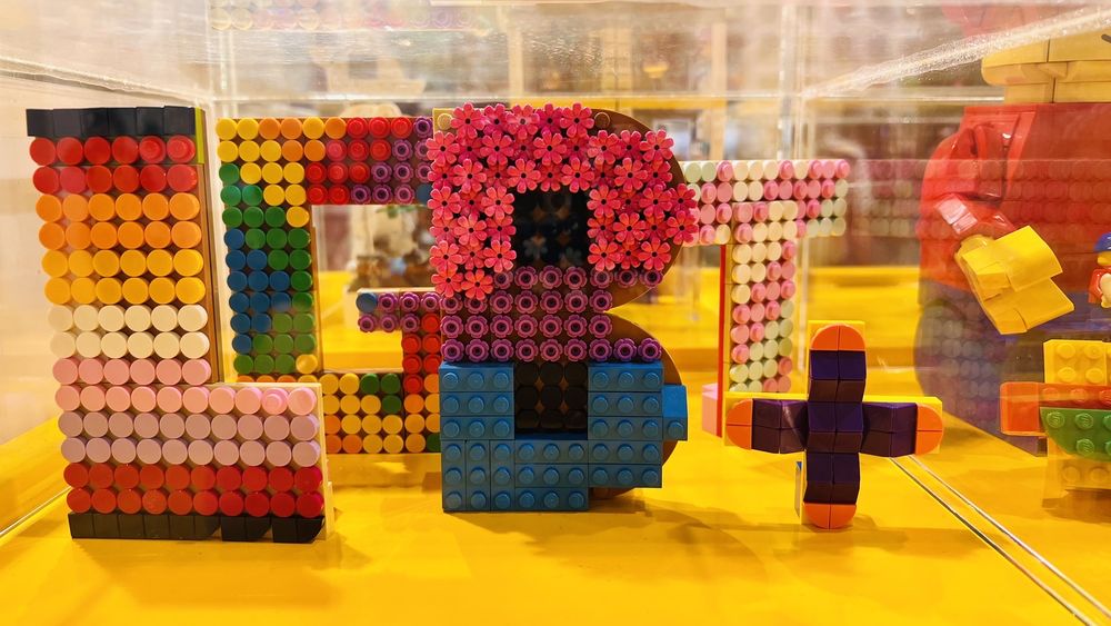 LEGO - CHICAGO - Updated March 2025 - 286 Photos & 109 Reviews - 835 N ...