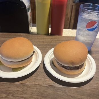 LIONS TAP FAMILY RESTAURANT - Updated January 2025 - 223 Photos & 502 ...