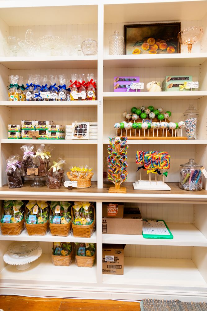 SMALL TOWN SWEETS - Updated December 2025 - 151 Photos & 57 Reviews ...