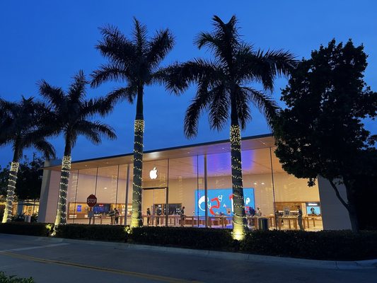 MERCATO - Updated October 2025 - 139 Photos & 39 Reviews - 9110 Strada ...