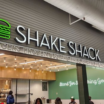 SHAKE SHACK NEWPORT CENTRE - Updated August 2025 - 14 Photos - 30 Mall ...