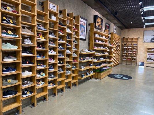 KINGS - Updated January 2026 - 57 Photos & 62 Reviews - 4889 Holt Blvd ...