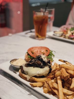 BIN 4 BURGER LOUNGE - Updated January 2026 - 240 Photos & 68 Reviews ...