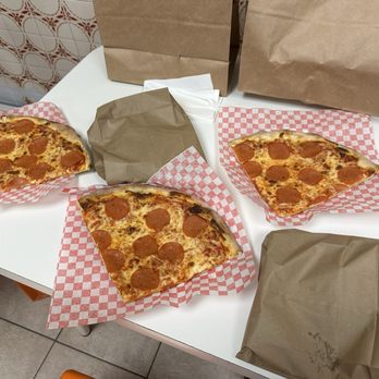 BITONDO’S PIZZERIA - Updated December 2025 - 110 Photos & 175 Reviews ...