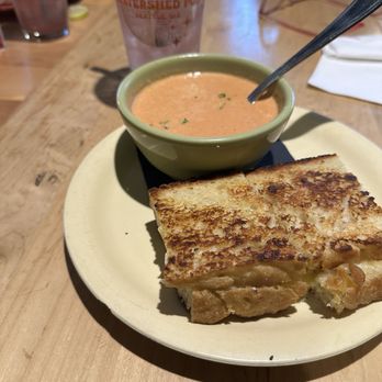 WATERSHED PUB & KITCHEN - Updated December 2025 - 325 Photos & 521 ...