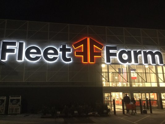 FLEET FARM - Updated December 2025 - 22 Reviews - 4650 Cross Pointe ...