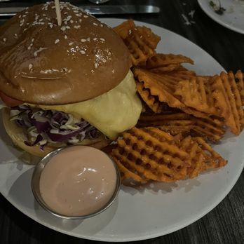 CLIFF DINING PUB - Updated June 2024 - 687 Photos & 602 Reviews - 12234 ...