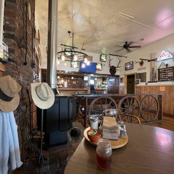 BLUEBIRD INN - Updated November 2025 - 15 Photos & 16 Reviews - 121 E ...