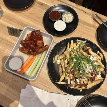 JUXT TAPHOUSE - Updated June 2024 - 142 Photos & 98 Reviews - 119 W ...