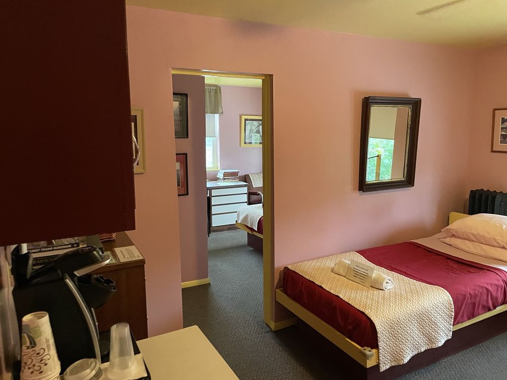 THE STATION INN - Updated January 2026 - 30 Photos - 827 Front St ...