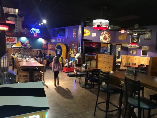 FUN HOUSE PIZZA - 28 Photos & 53 Reviews - 405 NW Blue Pkwy, Lee's ...
