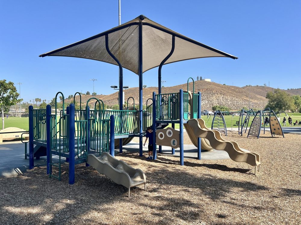 LAKEPOINT PARK - Updated December 2025 - 21 Photos - Lakepoint Walking ...