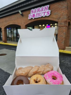 SARAH DONUTS - Updated January 2026 - 29 Photos - 575 W Pike St ...