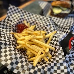 BURGER DIVE - Updated October 2025 - 177 Photos & 132 Reviews - 731 ...