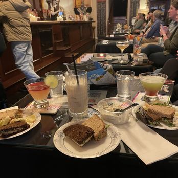 ILLUSIONS BAR & THEATER - Updated November 2024 - 298 Photos & 446 ...