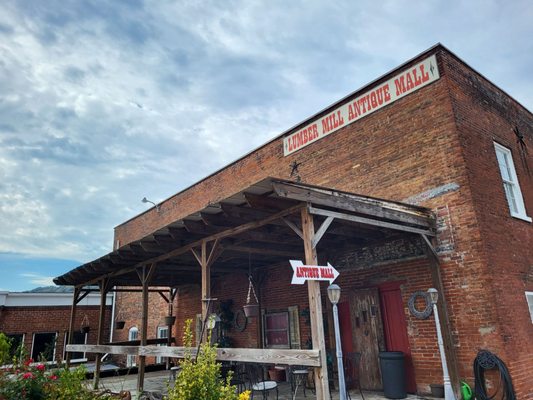 LUMBER MILL ANTIQUE MALL - Updated December 2025 - 34 Photos & 18 ...