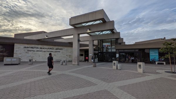 HUNTINGTON BEACH CENTRAL LIBRARY - Updated February 2025 - 670 Photos ...