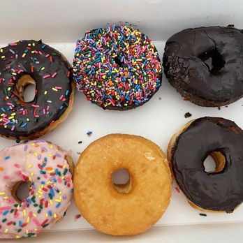 BANBURY CROSS DONUTS - Updated December 2025 - 326 Photos & 536 Reviews ...