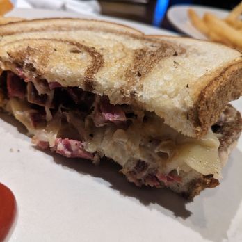 HIBERNIAN RESTAURANT & PUB - Updated October 2025 - 343 Photos & 358 ...