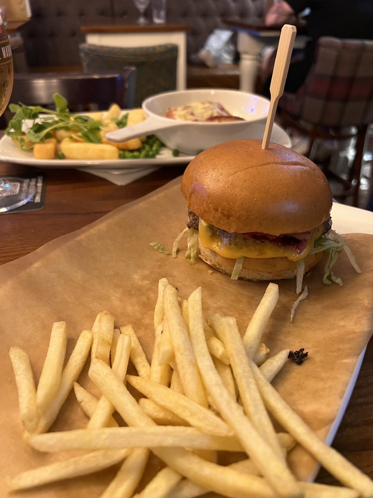 THE AMBER ROSE - Updated July 2025 - 12 Photos & 20 Reviews - 22 Castle ...