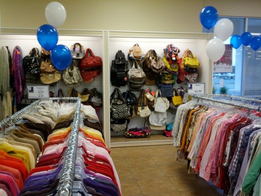 GOODWILL RETAIL STORE & DONATION CENTER - Updated July 2024 - 44 Photos ...