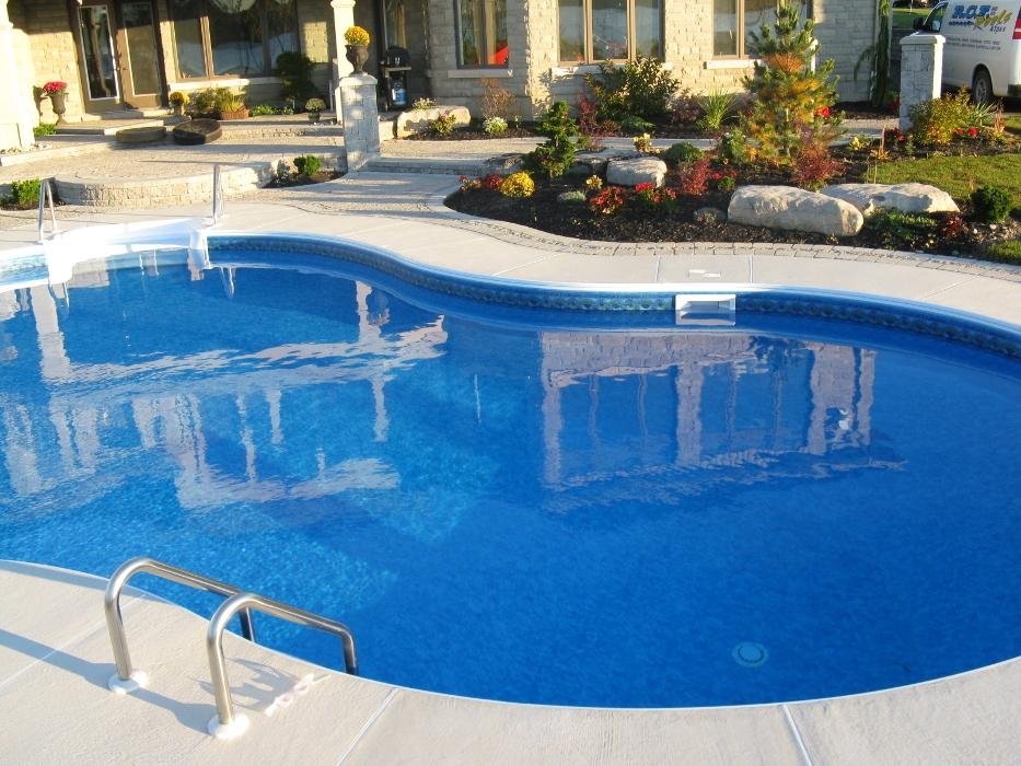 R C F POOLS - Updated August 2025 - 20 Photos - 44 College Street W ...