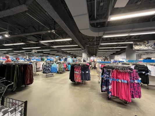 COLUMBIA SPORTSWEAR COMPANY EMPLOYEE STORE - Updated January 2026 - 12 ...