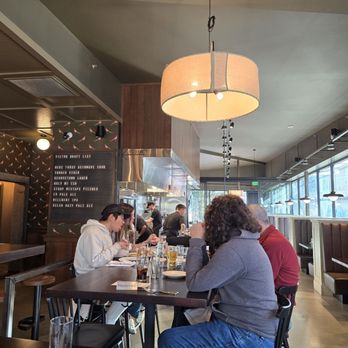 THE VICTOR TAVERN - EASTLAKE - Updated August 2025 - 42 Photos & 21 ...