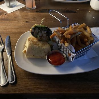 THREE ROSES TAVERN - Updated December 2024 - 38 Photos & 40 Reviews ...