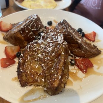 BROKEN YOLK CAFE - Updated May 2025 - 211 Photos & 206 Reviews - 6651 ...