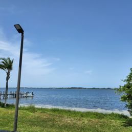 RIVER ROCKS DINING DOCKSIDE - Updated December 2025 - 325 Photos & 542 ...