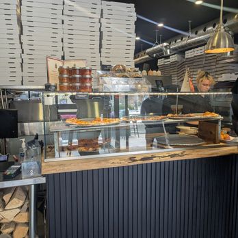 REVOLVER PIZZA - Updated December 2025 - 64 Photos & 65 Reviews - 388 ...