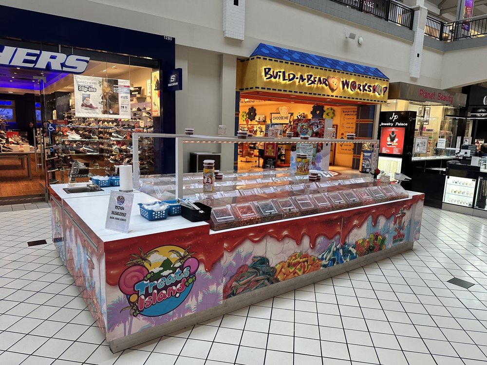 TREATS ISLAND CANDY - Updated July 2025 - 1299 Galleria At Tyler ...
