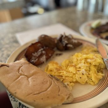 CHUG’S DINER - Updated 2024 - 1090 Photos & 416 Reviews - 3444 Main Hwy ...