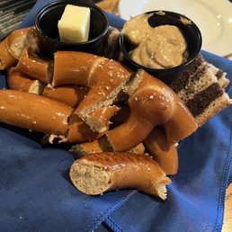 CHECKERS OLD MUNCHEN - 587 Photos & 440 Reviews - American (Traditional ...