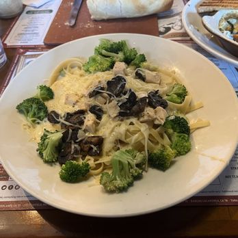 THE OLD SPAGHETTI FACTORY - Updated May 2025 - 375 Photos & 424 Reviews ...