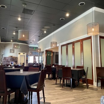 FUGAZZIS - New American Restaurant at 601 W 7th St, Hanford, California ...