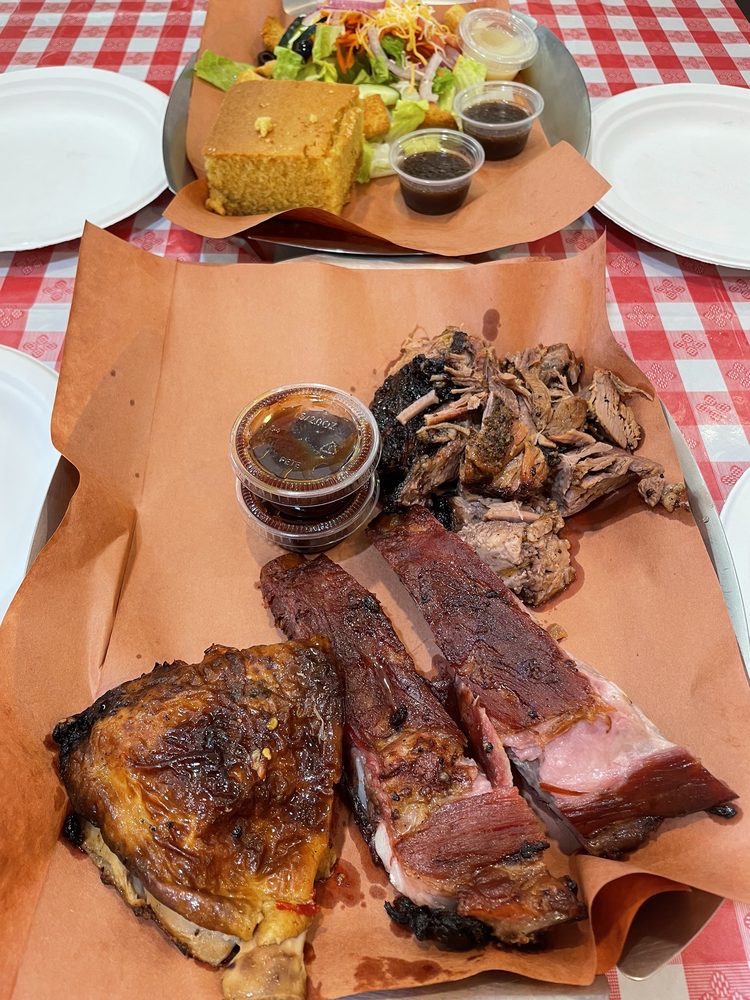 RED BEE BBQ - 114 Photos & 153 Reviews - 8970 Brooks Rd S, Windsor ...