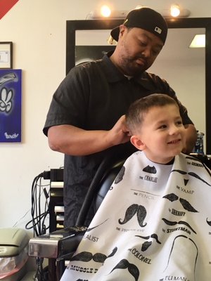 MR CUTS - Updated May 2026 - 82 Photos & 40 Reviews - 2828 Rucker Ave ...