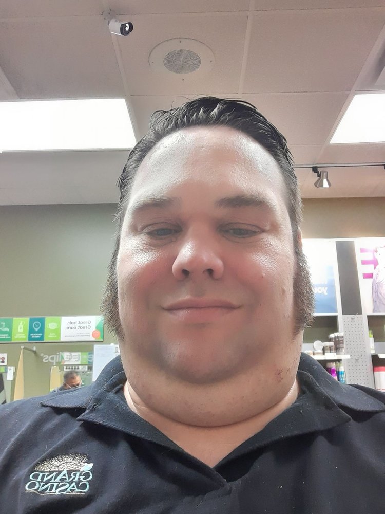 SUPERCUTS - Updated September 2025 - 13 Reviews - 2155 S Mckenzie St ...