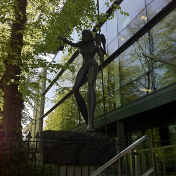 QUEEN MAEDHBH / MAEVE STATUE - Updated January 2026 - 1 Burlington Road ...