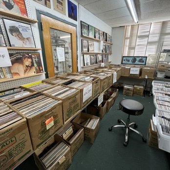 MONTGOMERY STREET ANTIQUE MALL - Updated October 2025 - 106 Photos & 97 ...