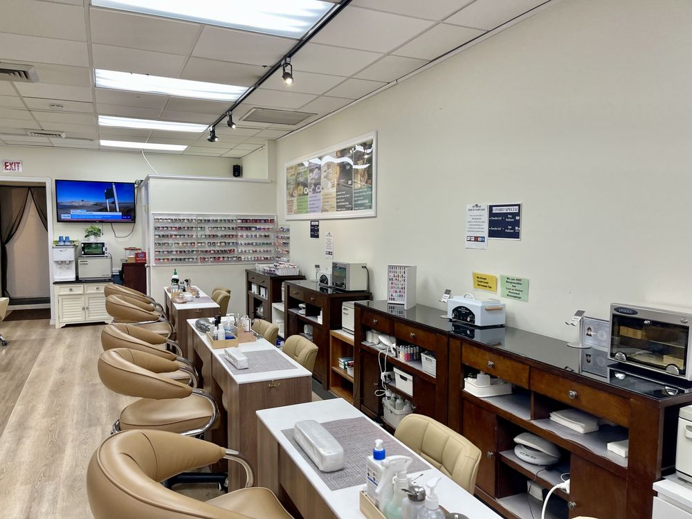 REFRESH NAIL & SPA - Updated January 2026 - 26 Photos - 23 Covert Ave, Floral Park, New York ...
